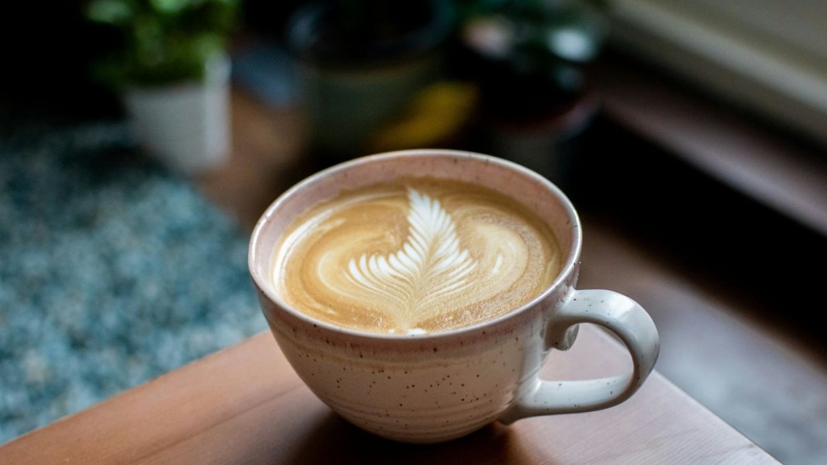 Flat White: Der ultimative Milchkaffee-Genuss – ROFFEE COFFEE